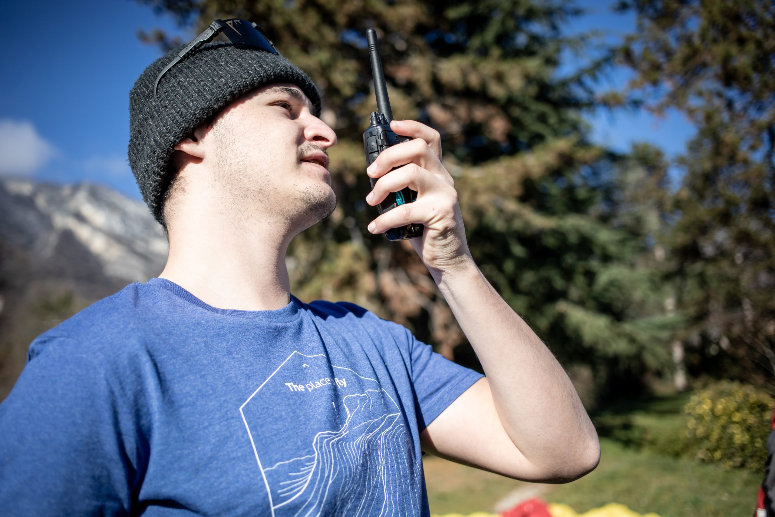 Radio parapente : Comment bien la choisir et l'utiliser ? - St Hil Air ...